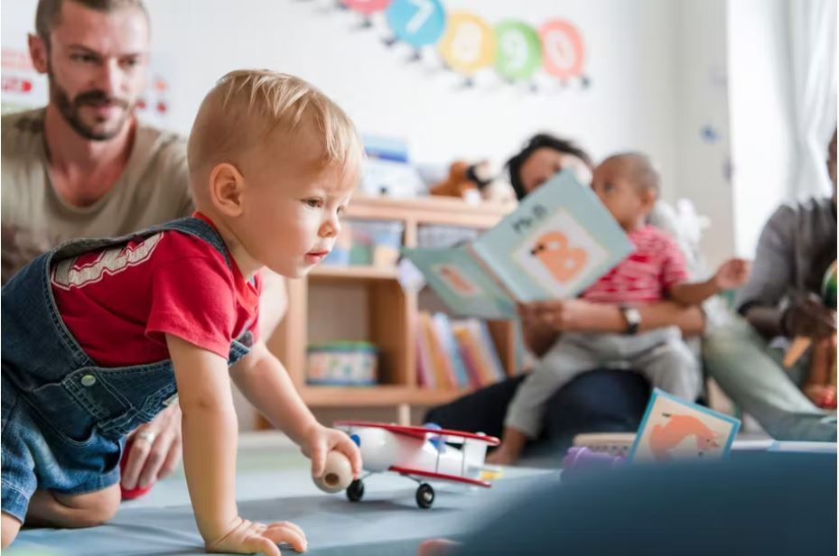Les hommes qui travaillent en crèche sont-ils plus progressistes que ...